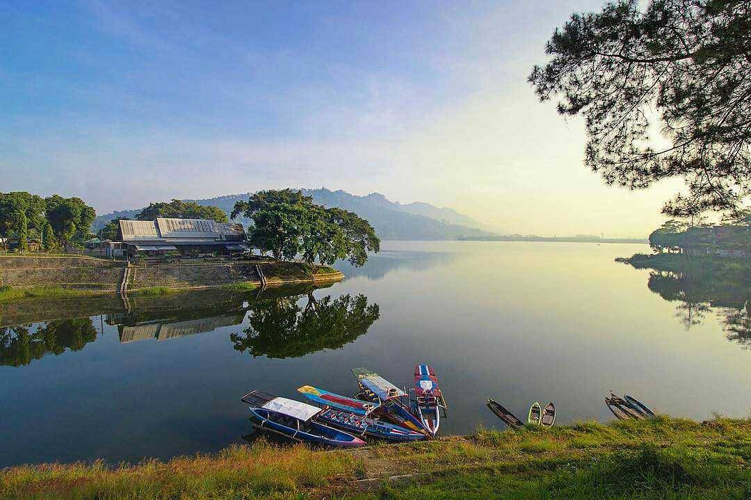 Waduk Selorejo, Tempat Wisata Murah Meriah yang Cocok Dikunjungi Saat ...